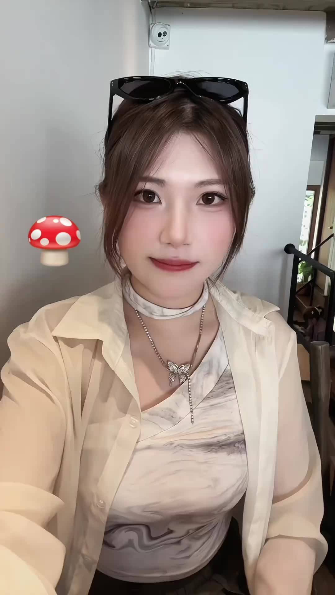 第一视角有点小美,第三视角有点大病