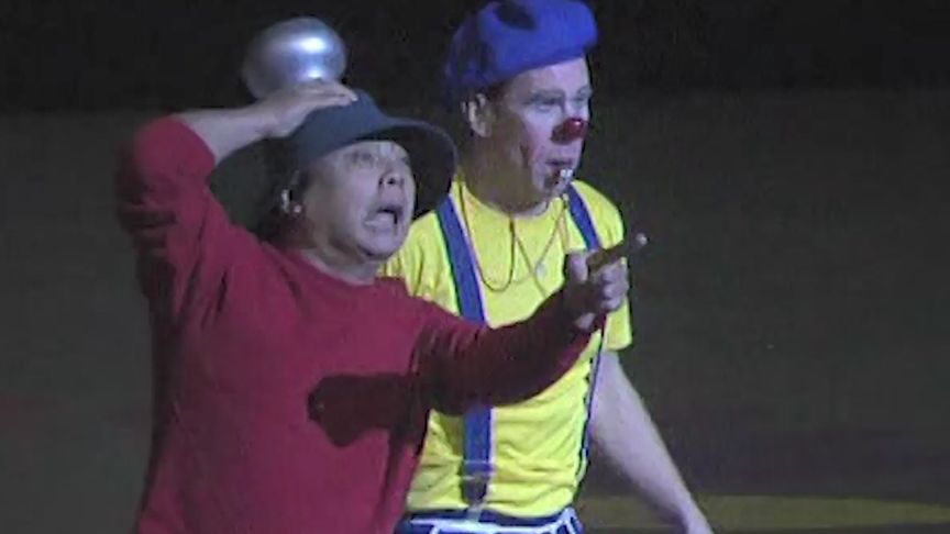 乌克兰小丑表演滑稽节目,真是太搞笑了,让人停不下来!