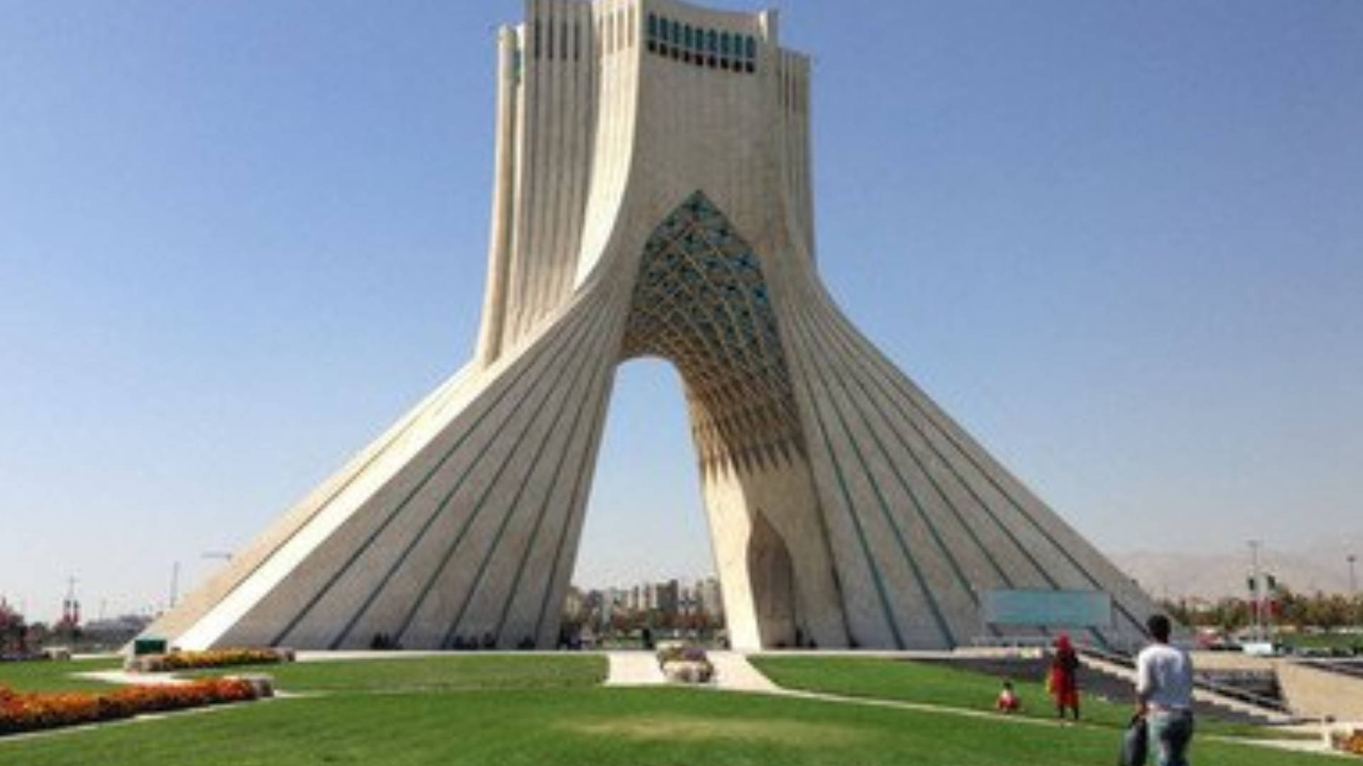 近100名在伊中国人正紧急撤离!伊朗部分地区手机通信已中断或减弱,...