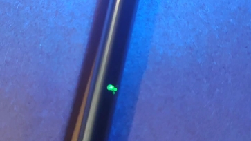 ...渣针眼在渗透剂后用清洗干净,用黑光灯探伤检测下缺陷显示的非常清楚