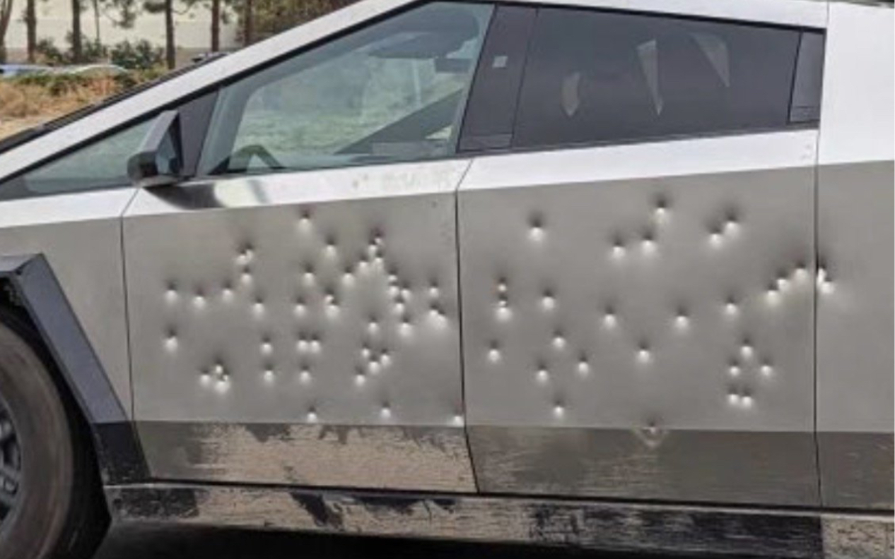 Cybertruck的防弹测试,汤米冲锋枪清光了一弹匣