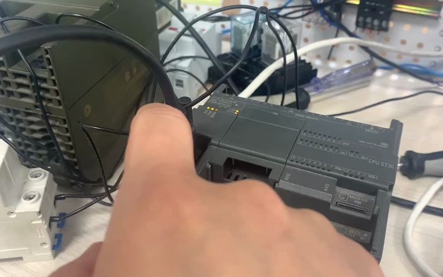 (53)modbus RTU 控制变频器案例