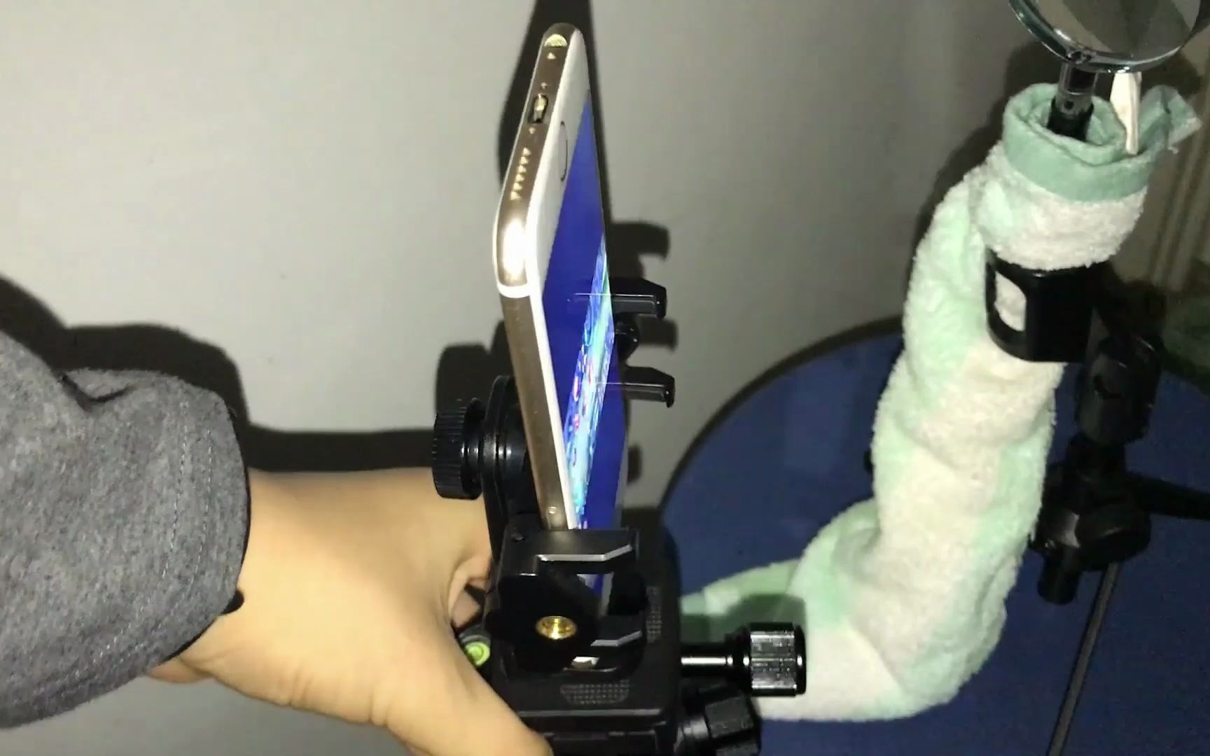 震惊!中学生为了完成作业竟自制投影仪