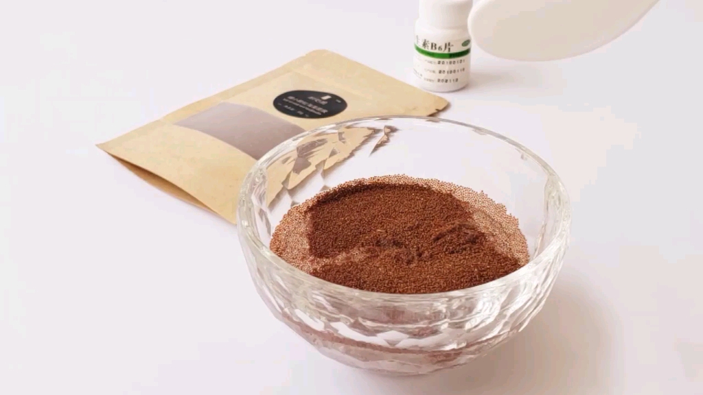 去除闭口的小技巧,自制耐驰奥海藻+维生素b6面膜,去闭口效果超赞。