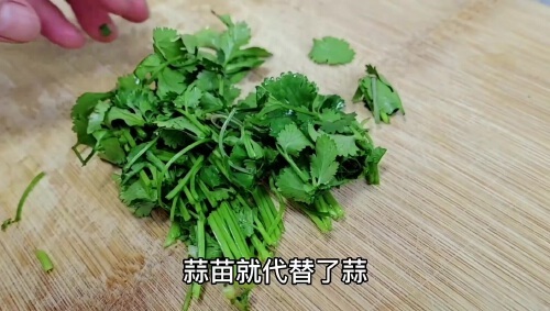 水煮面虽然简单,想要好吃也有窍门,有面有蛋也有菜,营养又暖胃