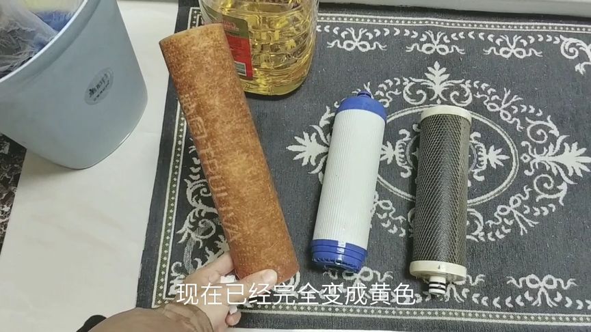 家里的净水器半年没有换滤芯了,今天打开一看,吓了一跳!
