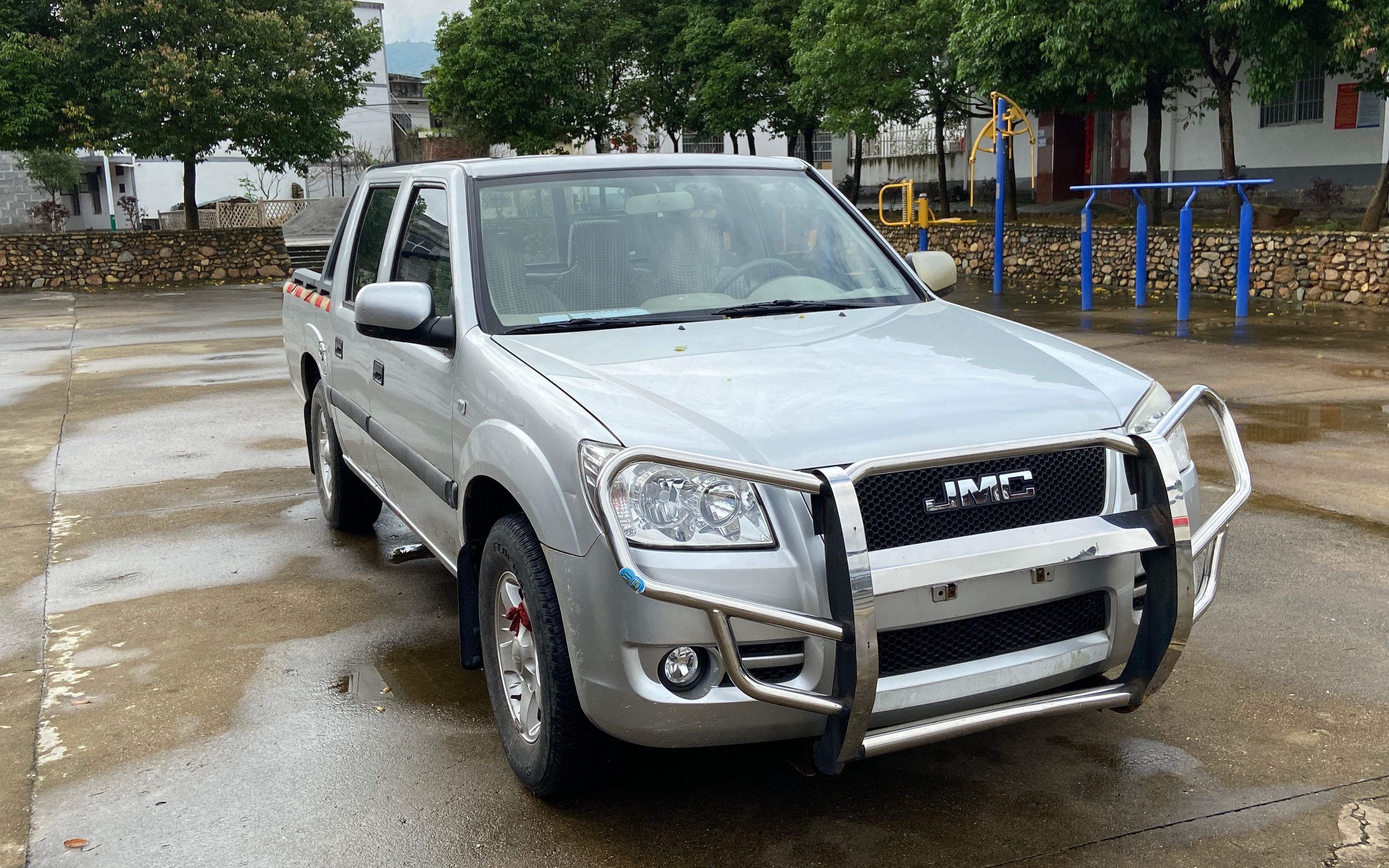 开了6年的江铃皮卡车,小伙还花4万多买回来,到底值不值这个价