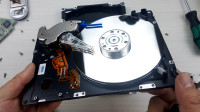 硬核拆解:2.4公斤重的机械硬盘