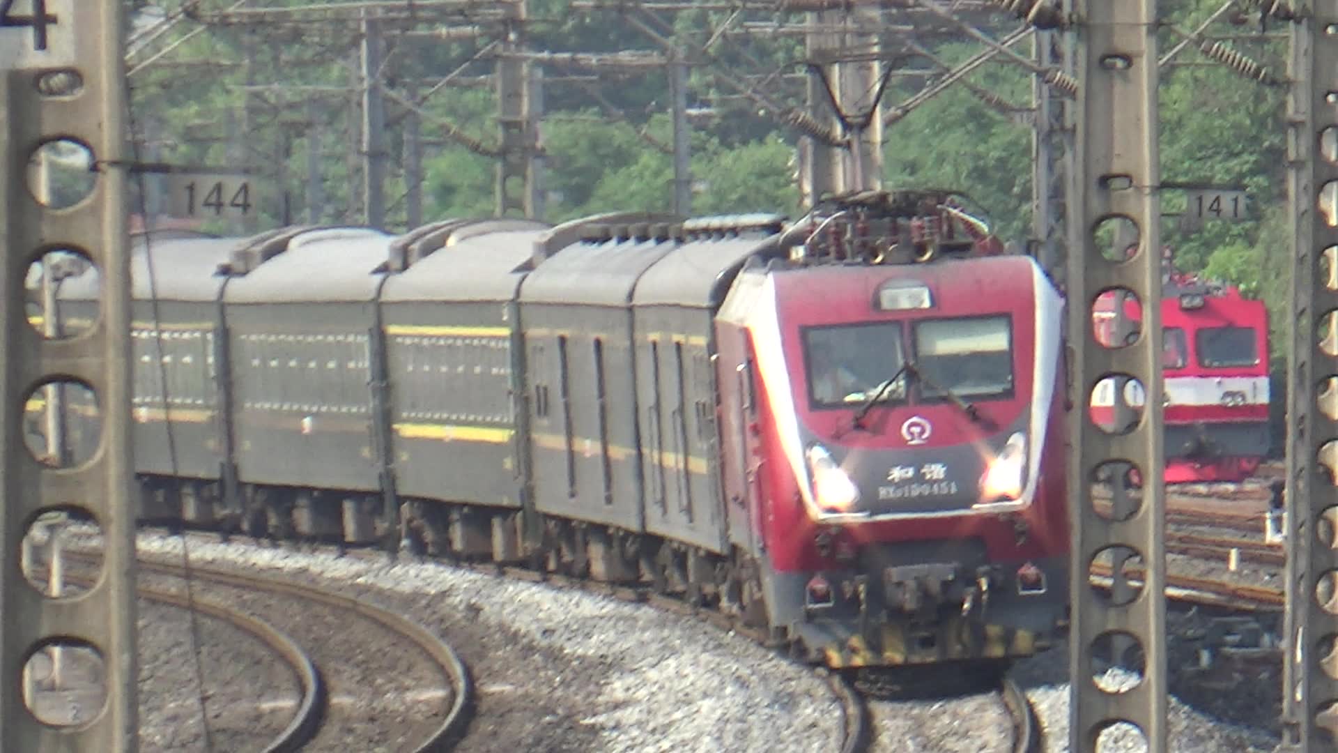 [火车]HXD1D+25B+25G[K529]杭州-成都东 襄渝铁路达覃下行