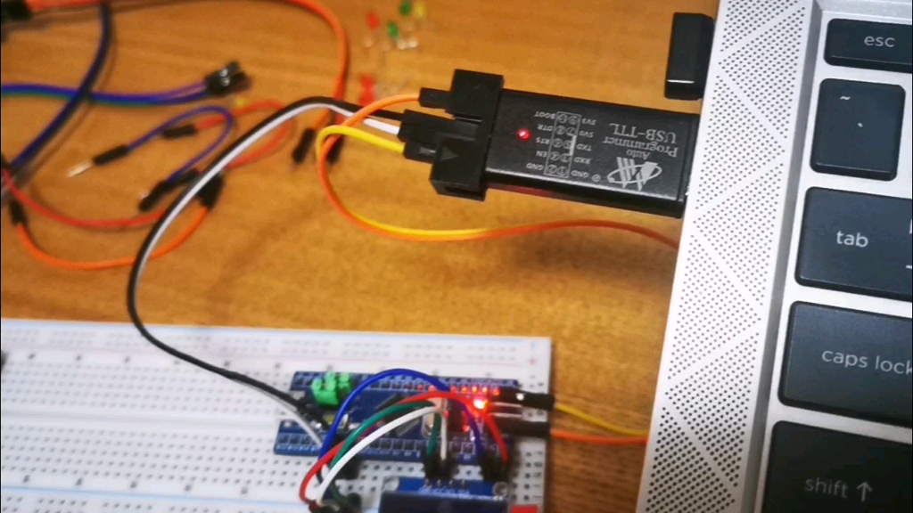 USB转TTL下载器向STM32F103C8T6下载程序