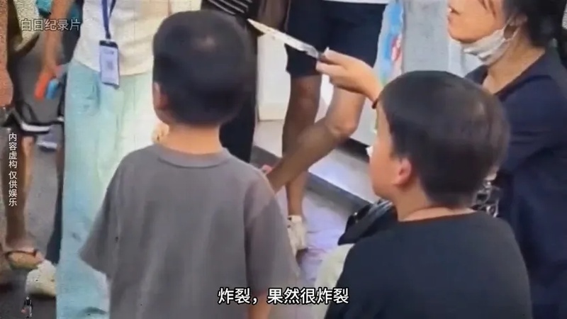 孩子偷喝奶茶,妈妈不仅不认错,还殴打保安,甚至拿出水果刀威胁