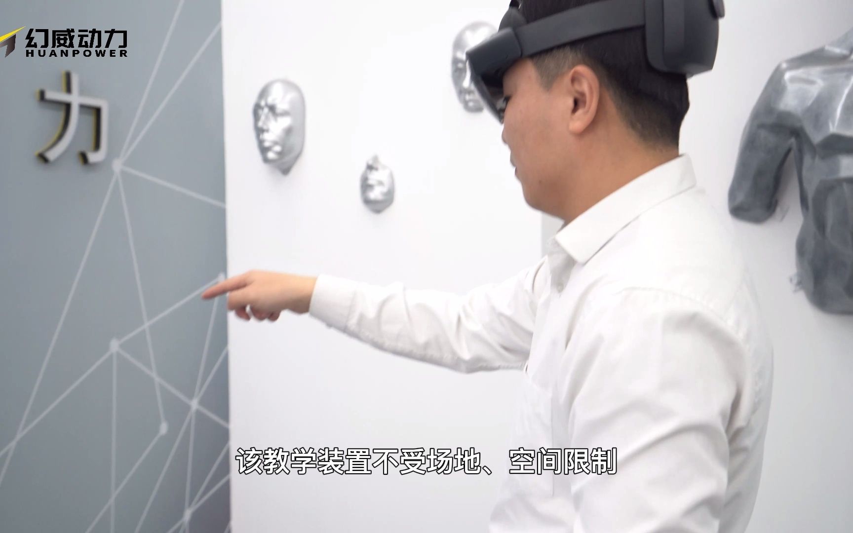 ...HoloLens2MR眼镜,进行混合现实的体外除颤和心肺复苏急救技能培训...