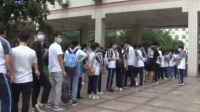 市郧阳中学:组织高一高二年级学生参加核酸检测