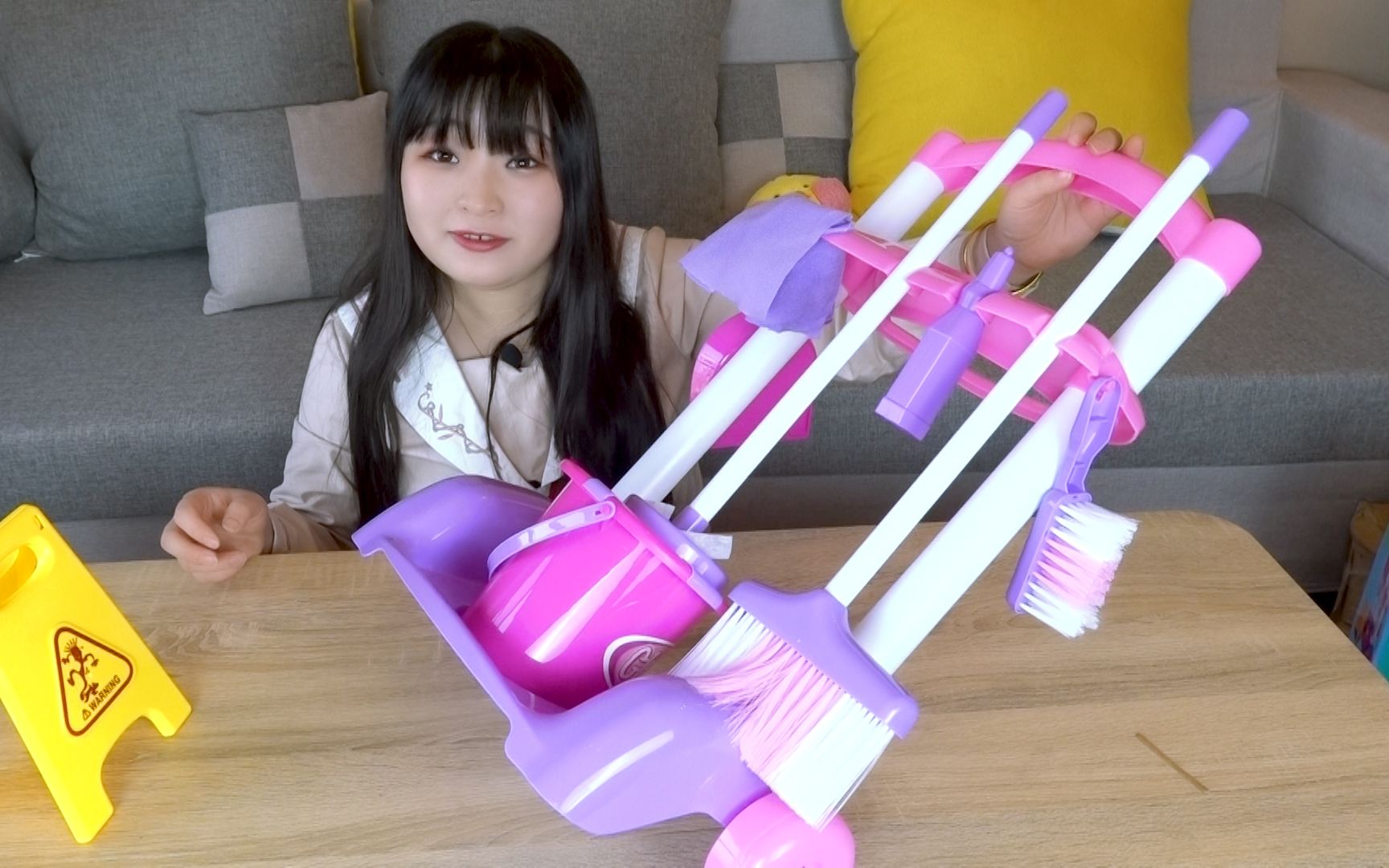 大扫除啦~拖地、扫地、擦桌子,打扫卫生好辛苦啊