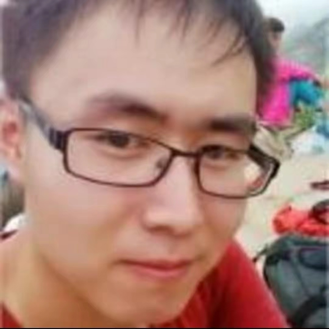 峻晨热游吖 