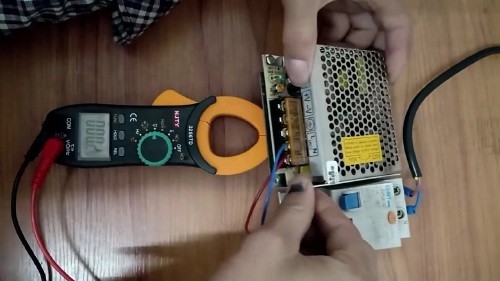 利用万用表来测量开关电源!
