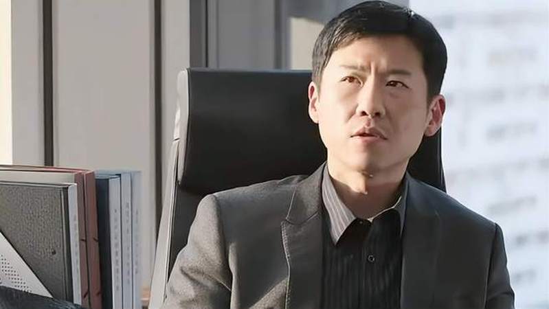 公司副总上班摸鱼差点被发现,结果万万没想到