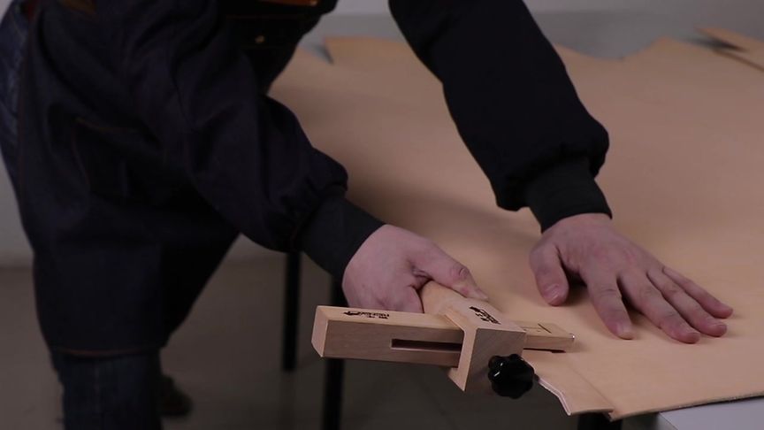 老狼师傅的手工皮带制作过程