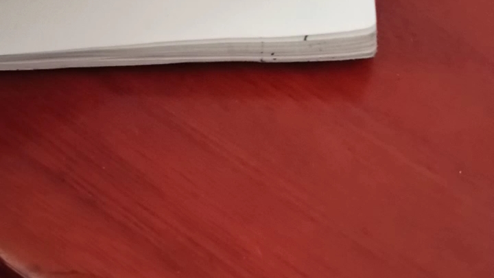 我用纸做了一部很短的动画