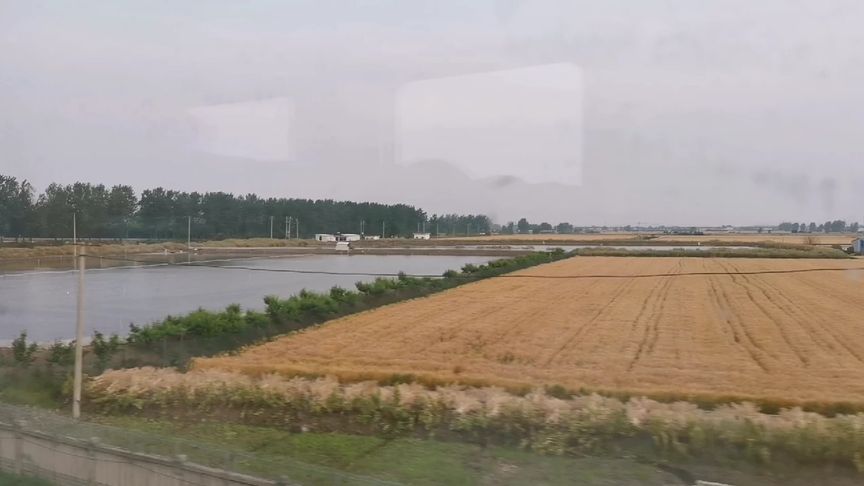 K62次列车,南通——西安。缓缓驶进鱼米之乡泰州。