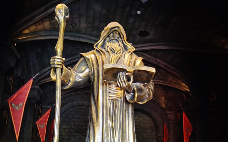 方特乐园魔法城堡全程,是3d效果的,真的挺刺激的,视觉满分