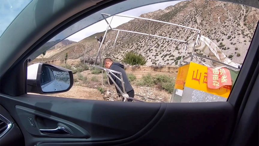 大家不要问什么车能进藏了、在318川藏线上遇到小绵羊电动车!