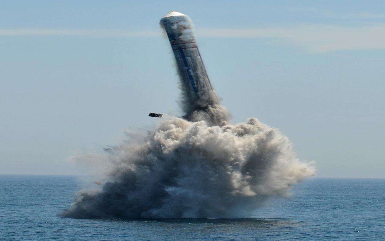 多地出现不明飞行物!特殊时期有何寓意 射程1.2万公里震慑