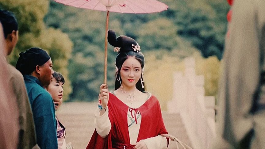 痴情丑胖女献爱,被男神痛骂,被炸附身绝世美女,颠倒众生