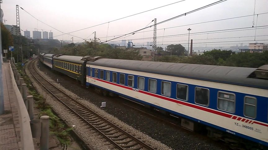 2015年11月 重庆——汉口T258次特快列车通过茄子溪