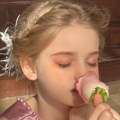 薄荷绿的小女孩 