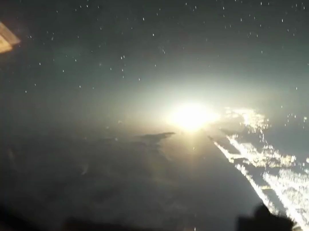 万米高空飞机上看火箭发射,感受瞬间的极速震撼
