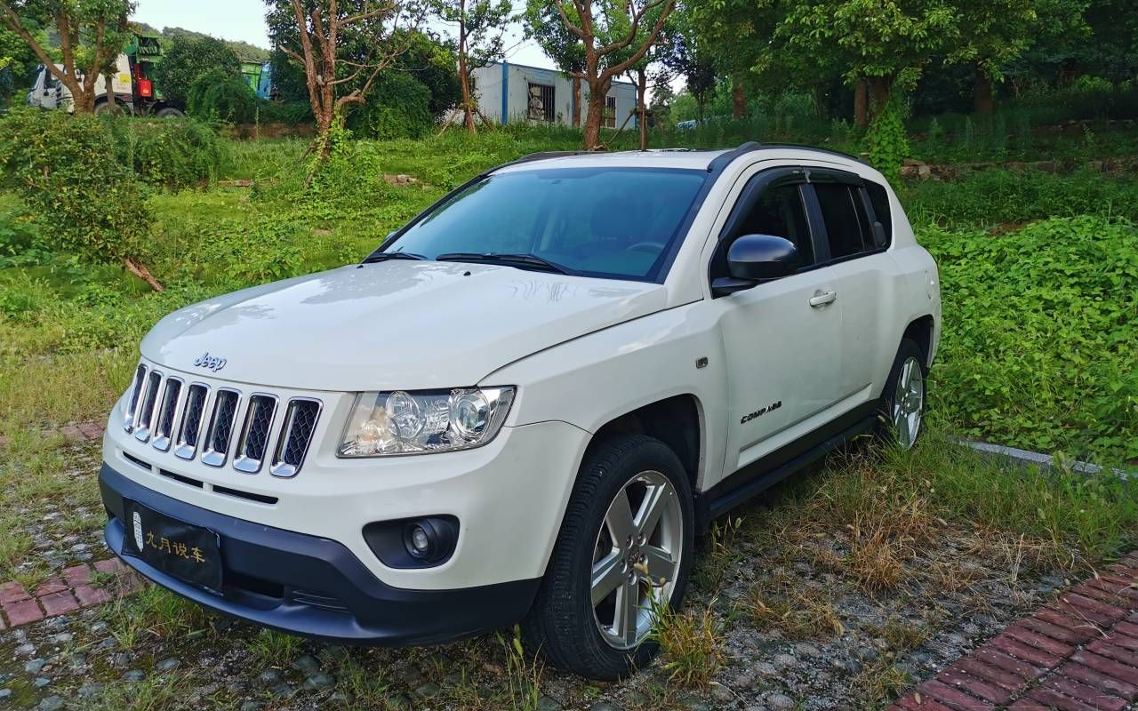 四万买进口四驱顶配JEEP指南者,新车落地30万才跑了6万公里,真新!