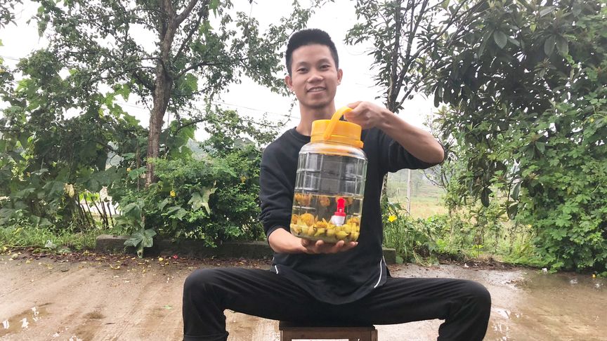 刺梨酒有多少人喝过?农村小伙教你酿制刺梨酒