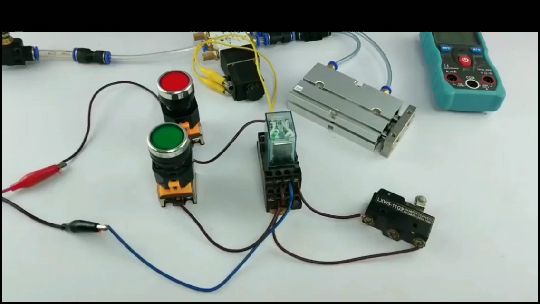 气缸到达限位开关自动返回～自锁线路新手必看