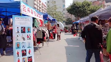 新开菜市第一次过来摆摊,又遇到上次大叔,每个礼拜天是街日。