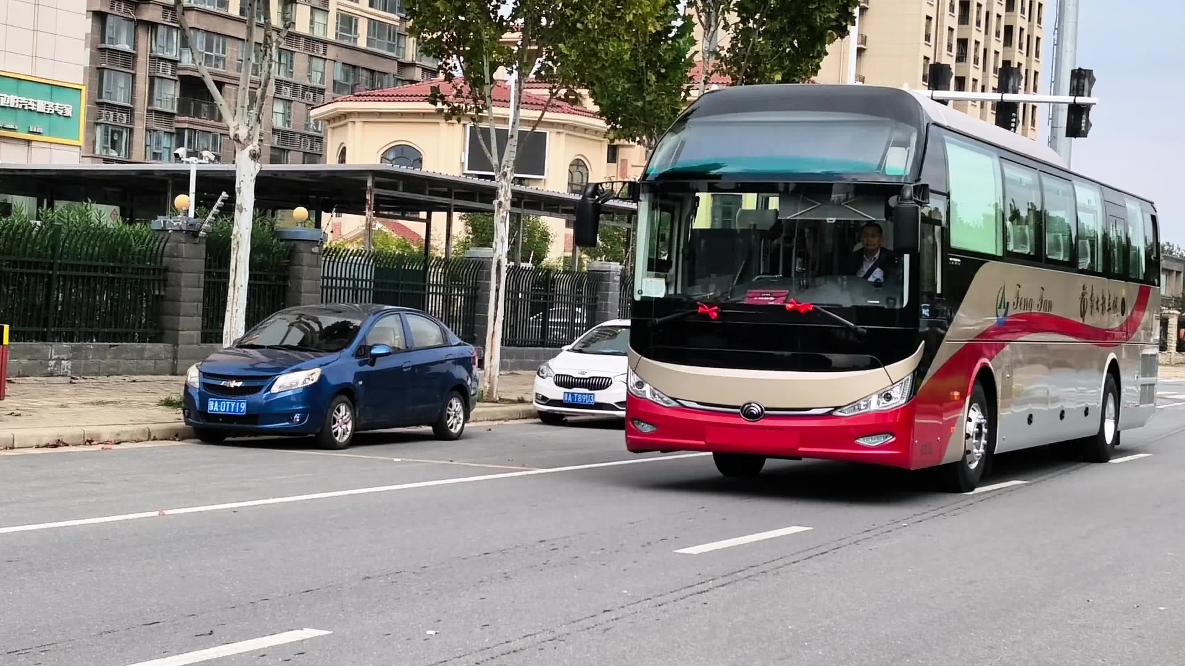 #第一视角 #宣传正能量 #宇通客车 C12,车型6127,核载50,又是动车...