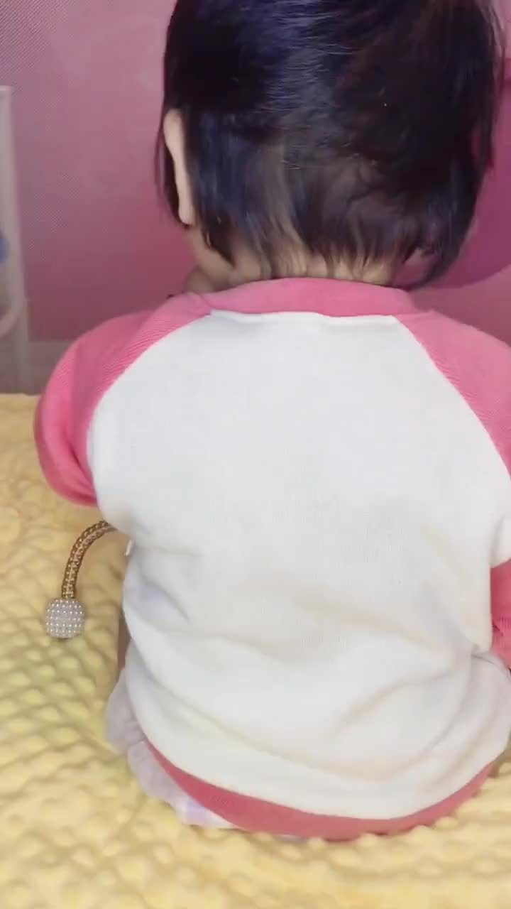 宝宝春款针织开衫,百搭又好看,面料软软的很舒服,男女宝宝款都有!不冷不热的天气,外面搭件开衫,太方便了#母婴好物 #针织开衫 #儿童针织开衫