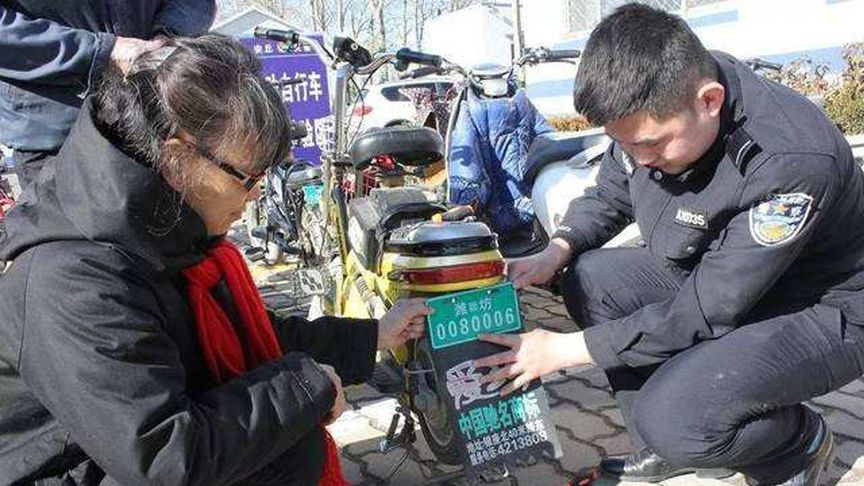 电动车自行车也需要挂牌了?手机上就可以操作,你在的地方有吗?