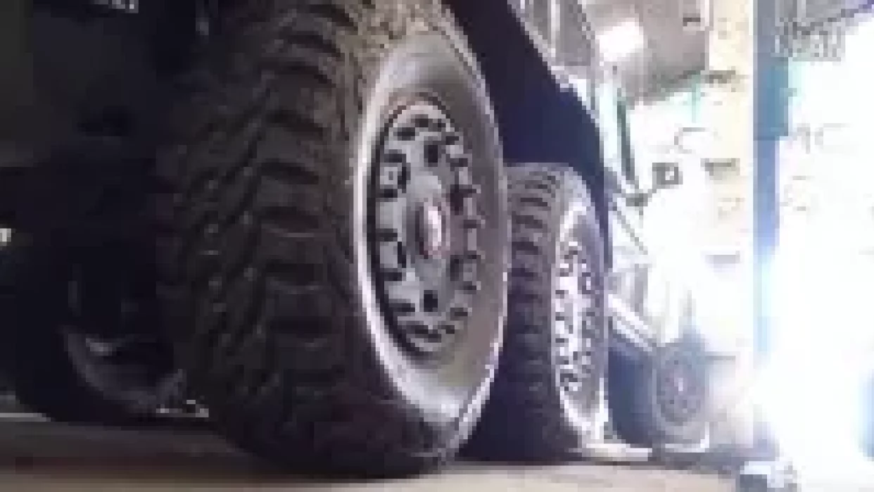 2015 车内实拍巴博斯奔驰六轮越野皮卡 Brabus 700 6x6.汽车之家报...
