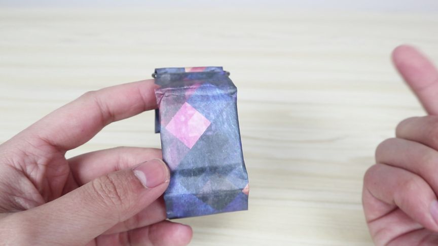 拼多多不到十元买了个纸手表,拆开后里面会有什么?
