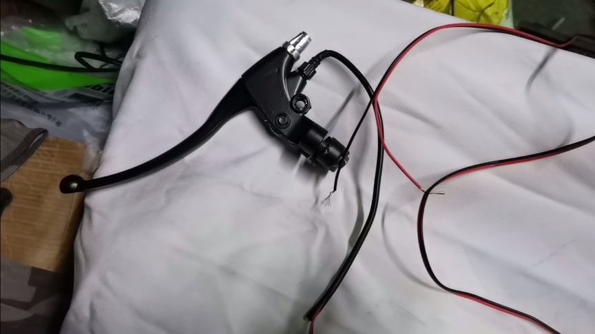 小玲教你安装刹车灯,一起来学习一下,