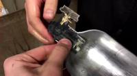 厉害了! 实拍水刀切割灭火器瓶罐, 带你看看内部结构!