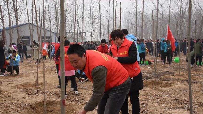 2018年3月11日,滨州阳光公益协会,参加植树造林活动现场