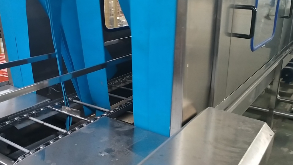 塑料箱清洗机,周转塑料箱清洗设备厂家(塑料周转箱清洗机用于连续...