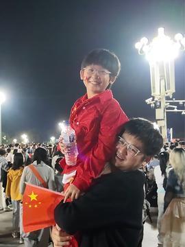 国庆第一缕曙光中,看一场天安门的升旗仪式是独属中国人的仪式感