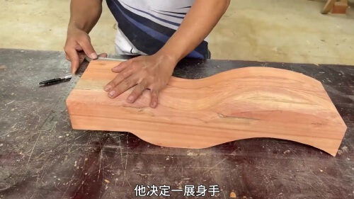 怎么制作桌子,小伙给丈母娘制作了一张创意实木桌子,大气美观