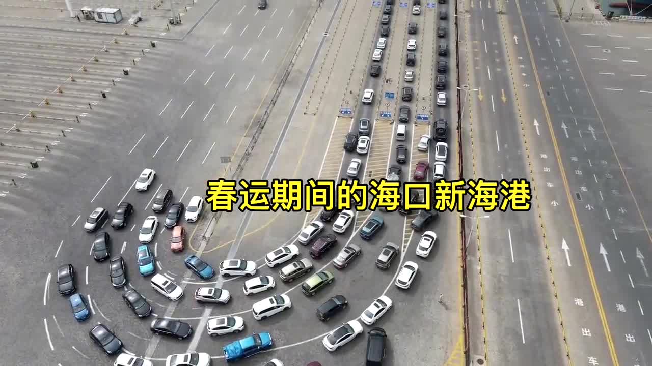 实拍海南到广东的海上轮渡,看看汽车是如何上轮船过海的?