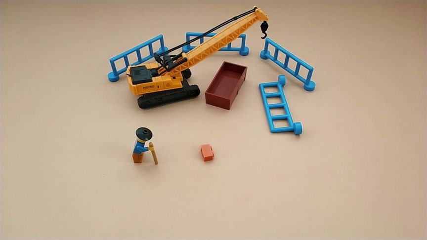 定格动画:老人半路摔倒,小车司机把他送回了家