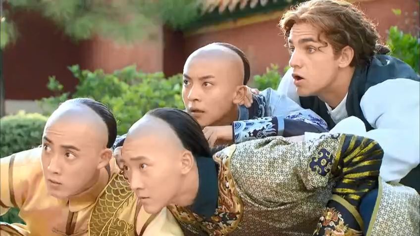 还珠格格:小燕子真是大胆,弹弓暗算皇后,四大护卫吓得赶紧趴下