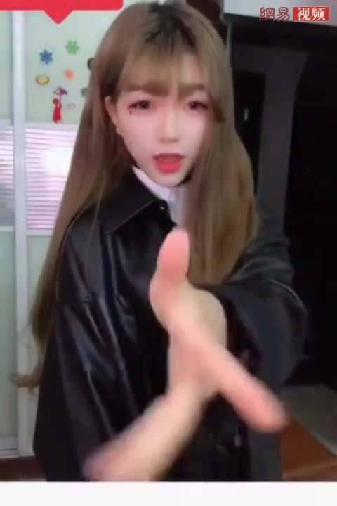 萌小姐姐表演超可爱手指舞,这画面太美了